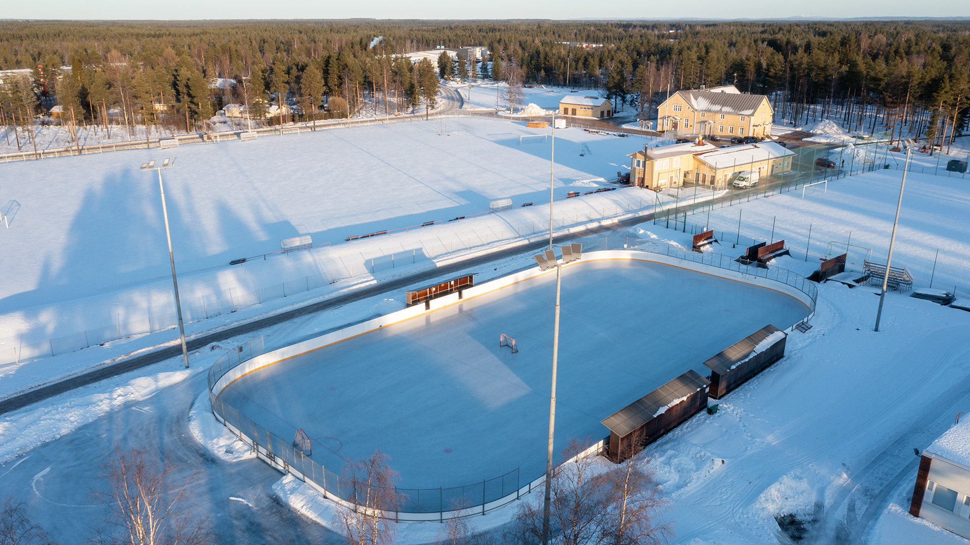 Jääkiekkokaukalot ja luistelukentät - Pudasjärvi